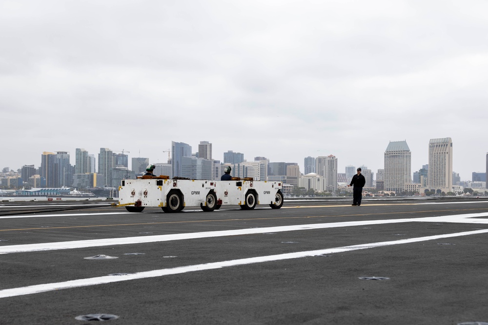 DVIDS - Images - Abraham Lincoln conducts routine operations [Image 5 of 5]