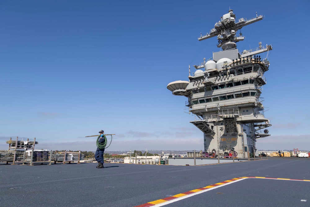 DVIDS - Images - Abraham Lincoln conducts routine operations [Image 3 of 5]