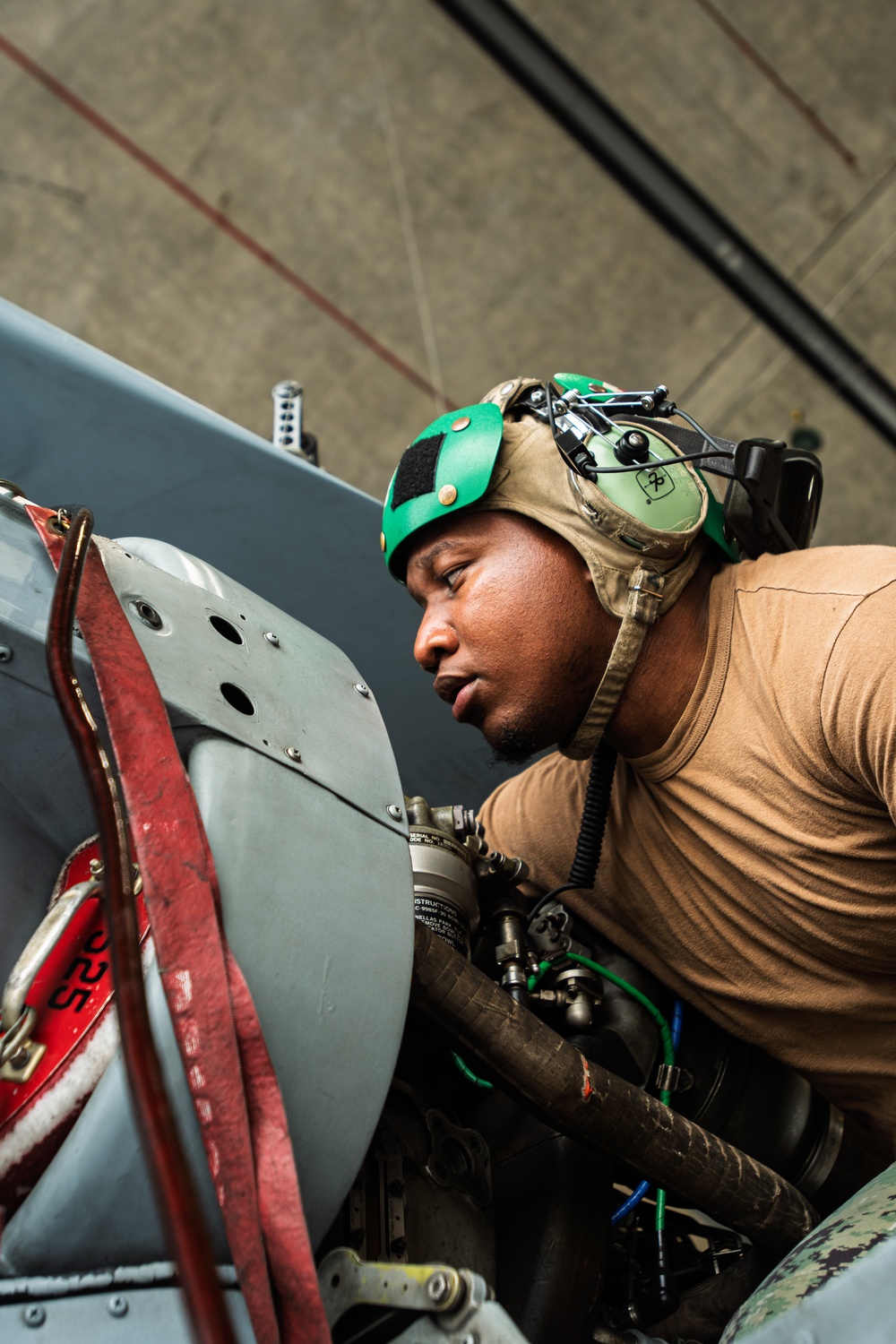 DVIDS - Images - Sailors at VX-1 perform maintenance [Image 1 of 2]