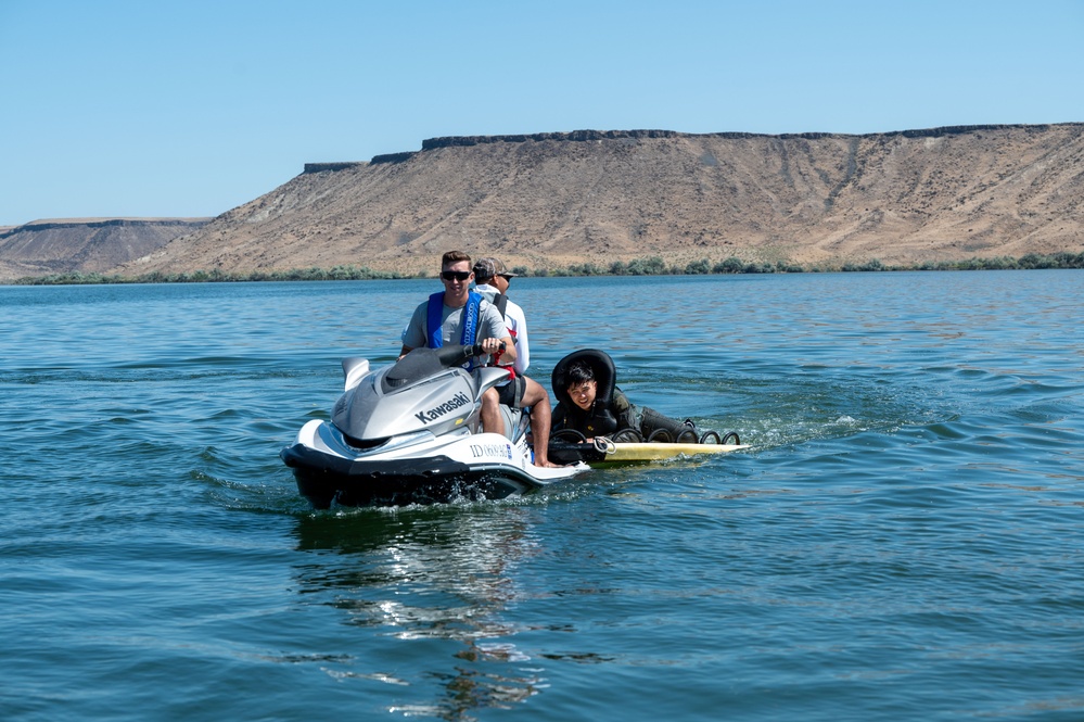 DVIDS - Images - SERE Water Survival Training [Image 4 of 4]