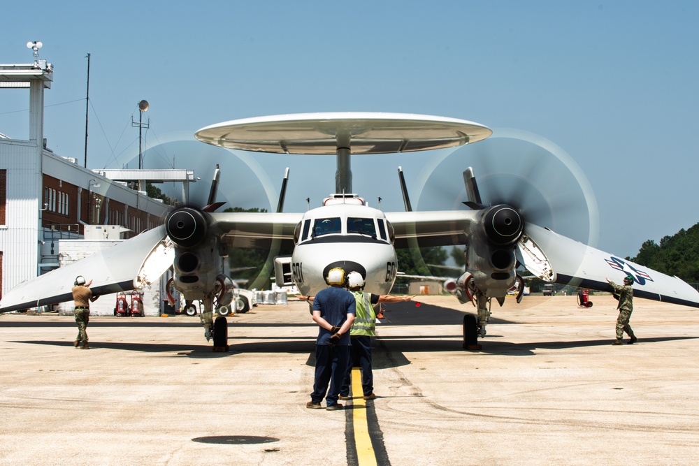 DVIDS - Images - Sailors and contractors prep aircraft for launch ...