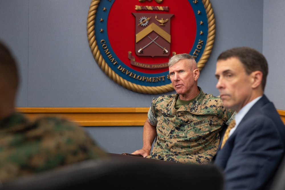 DVIDS - Images - Commandant, Gen. Eric Smith visits CD&I [Image 2 of 4]