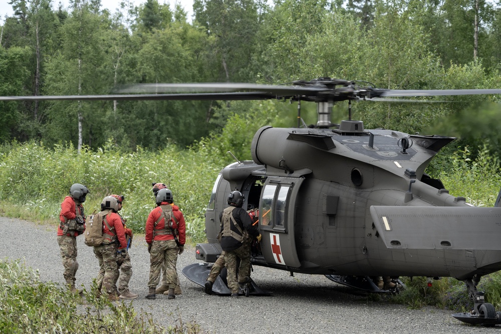 DVIDS - Images - Alaska Army National Guard Dustoff crews conduct hoist ...