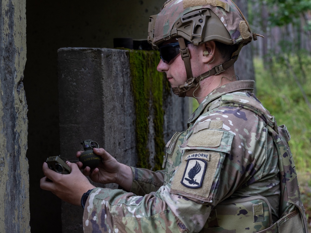 DVIDS - Images - 173rd Airborne Brigade Soldiers conduct hand grenade ...