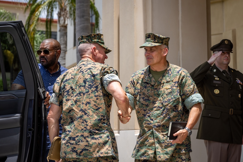 DVIDS - Images - Commandant, Gen. Eric M. Smith visits MARCENT ...