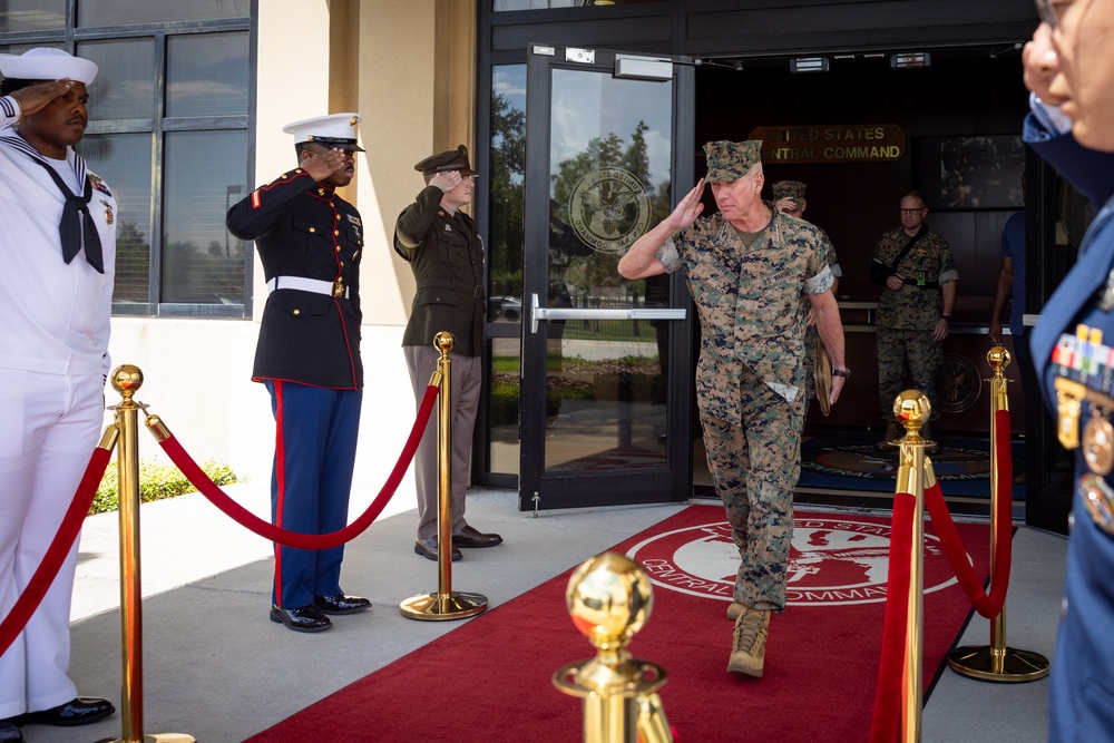 DVIDS - Images - Commandant, Gen. Eric M. Smith visits MARCENT ...