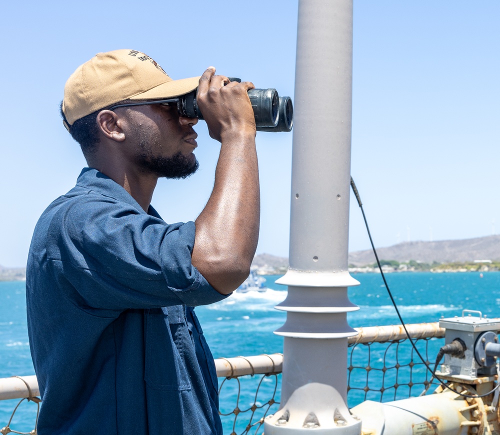 DVIDS - Images - Cole Departs GTMO [Image 4 of 6]
