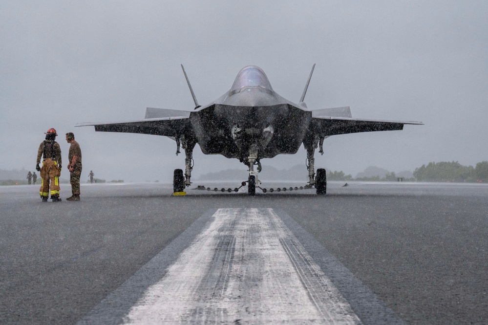 DVIDS - Images - The 36th CRS performs aircraft arresting system ...