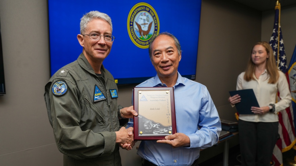 DVIDS - Images - NAWCWD inducts 18 into Fellows Program [Image 4 of 7]