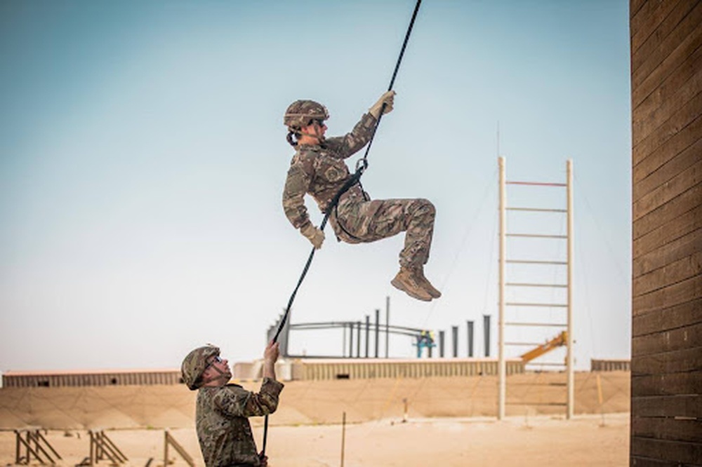 DVIDS - Images - Rappel Training [Image 2 of 3]