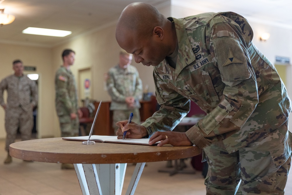 DVIDS - Images - Commanding General of III Corps visits JTF-SB ...