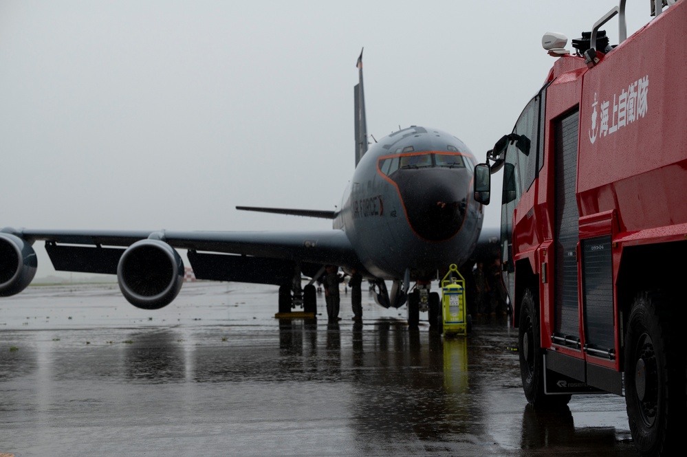 DVIDS - Images - REFORPAC 25: 909th ARS, NAF Atsugi, train on KC-135 ...