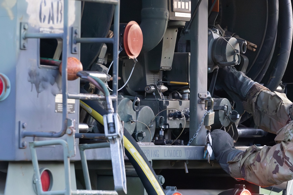 DVIDS - Images - Devil Avalanche - Helicopter Refuel [Image 9 of 10]