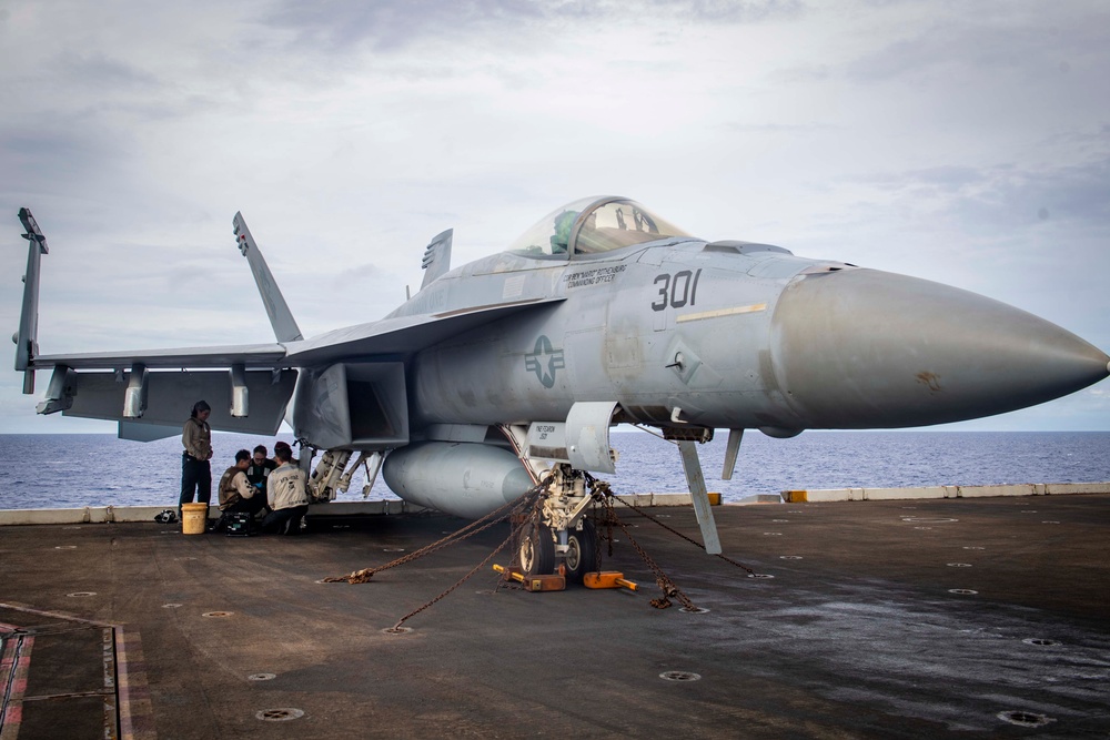 DVIDS - Images - USS Carl Vinson (CVN 70) Conducts Routine Operations in the Pacific Ocean ...