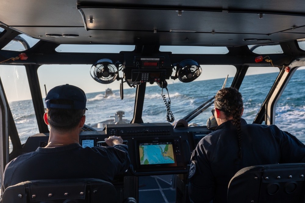 DVIDS - Images - U.S. Coast Guard protects Canadian frigate during ...