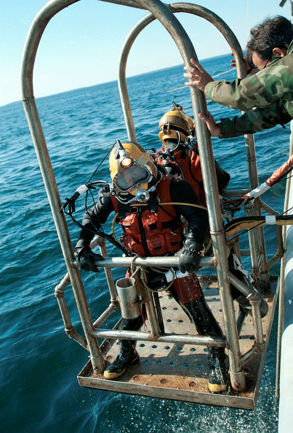 DVIDS - Images - Navy divers from Mobile Diving Salvage Unit Two are ...