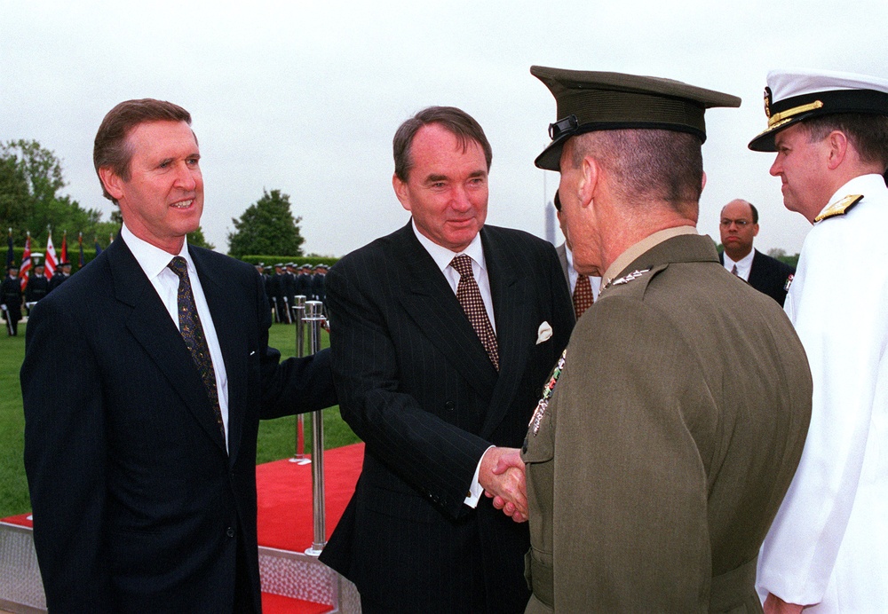 DVIDS - Images - Secretary Cohen introduces Australian Defense Minister ...