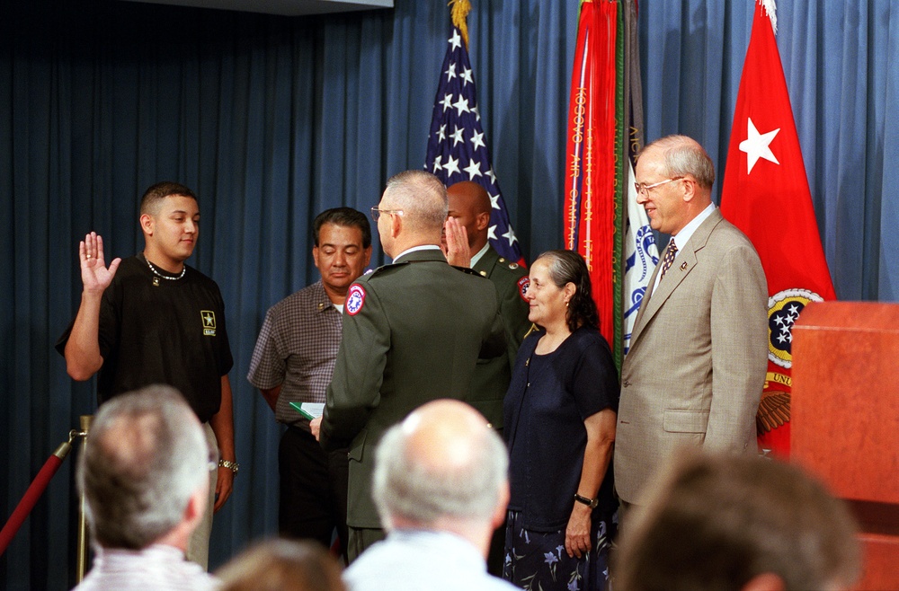 DVIDS - Images - Pvt. Rodrigo Vasquez is sworn into the Army by Maj ...