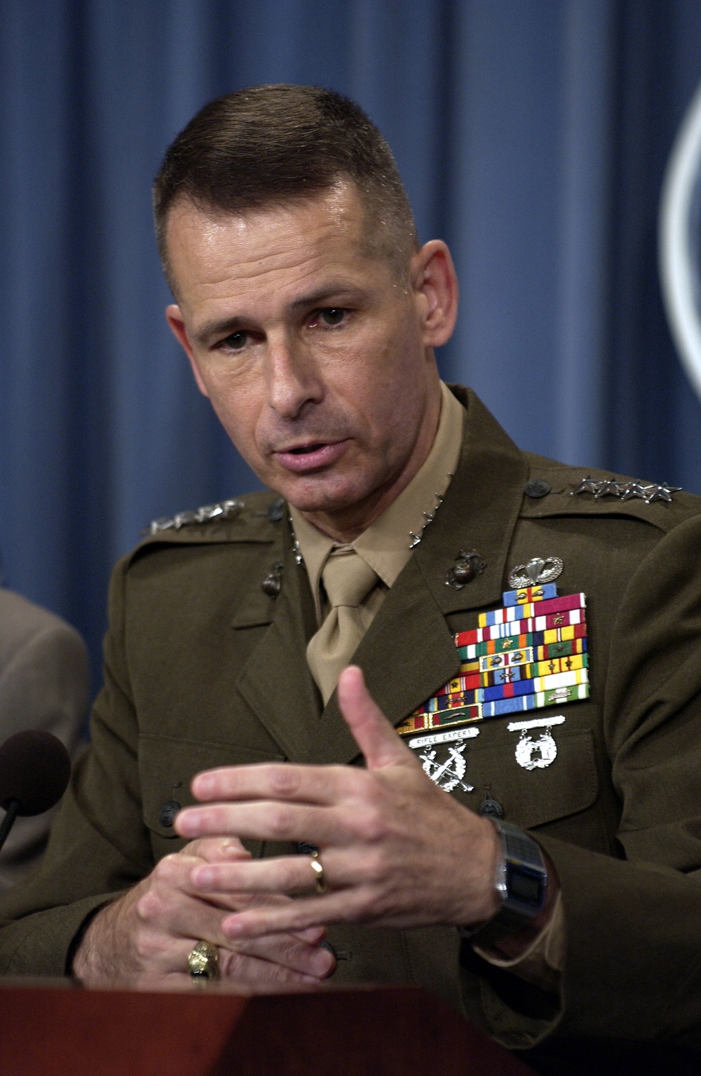 DVIDS - Images - Gen. Peter Pace briefs reporters on the R&R program ...