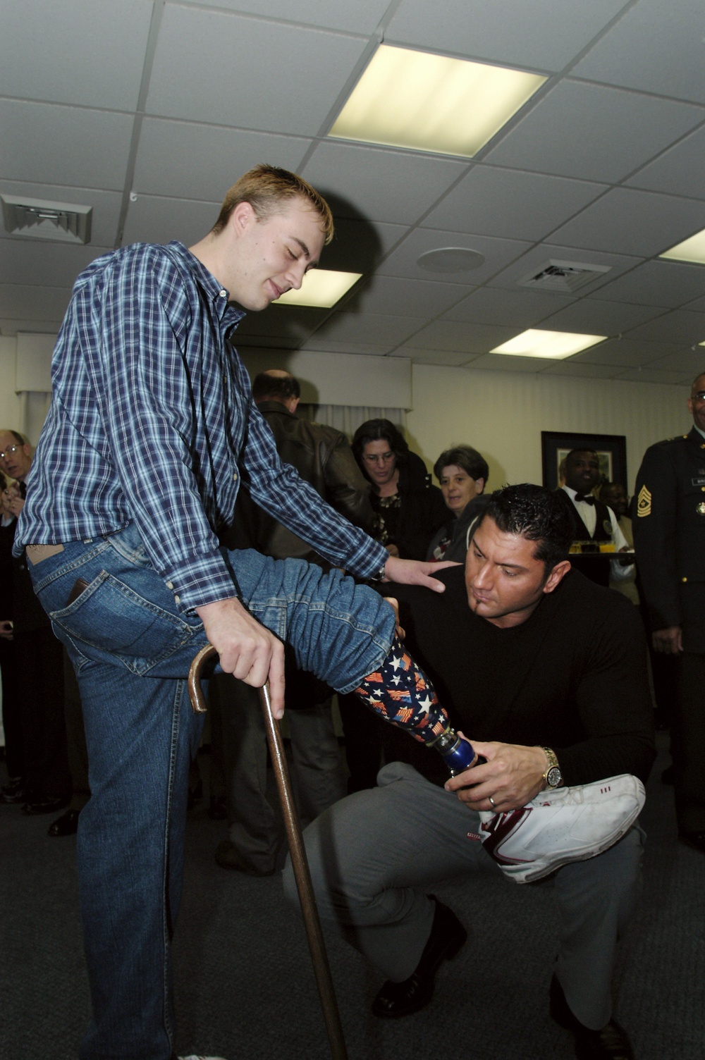 DVIDS - Images - Sgt. Michael Cain has his prosthesis autographed by ...