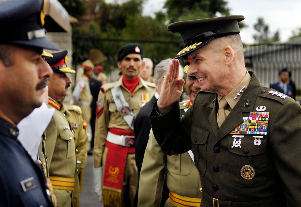 DVIDS - Images - Gen. Peter Pace salutes as he is introduced to a ...
