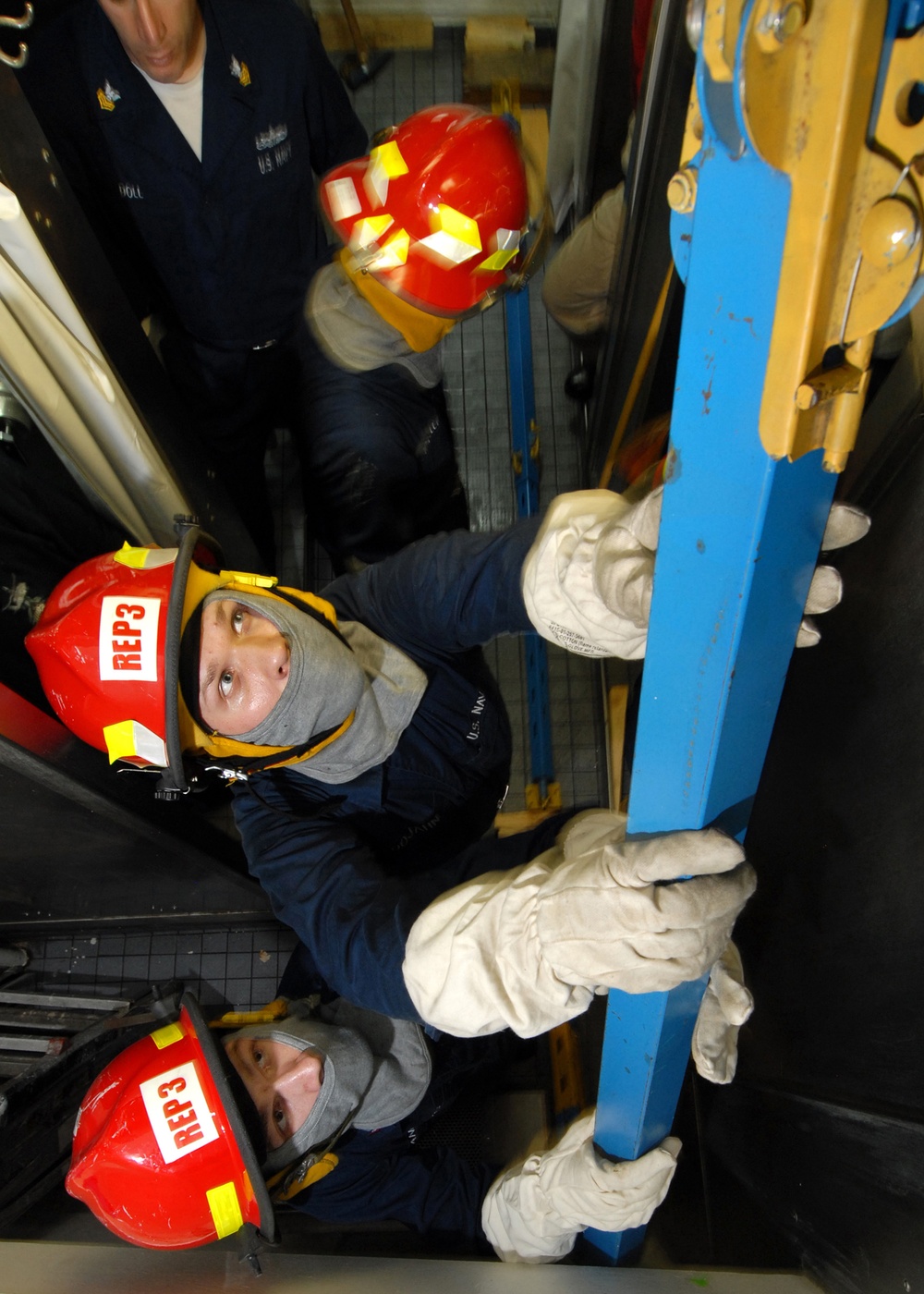 DVIDS - Images - Petty Officer 3rd Class Robert Andrews and Machinist's ...