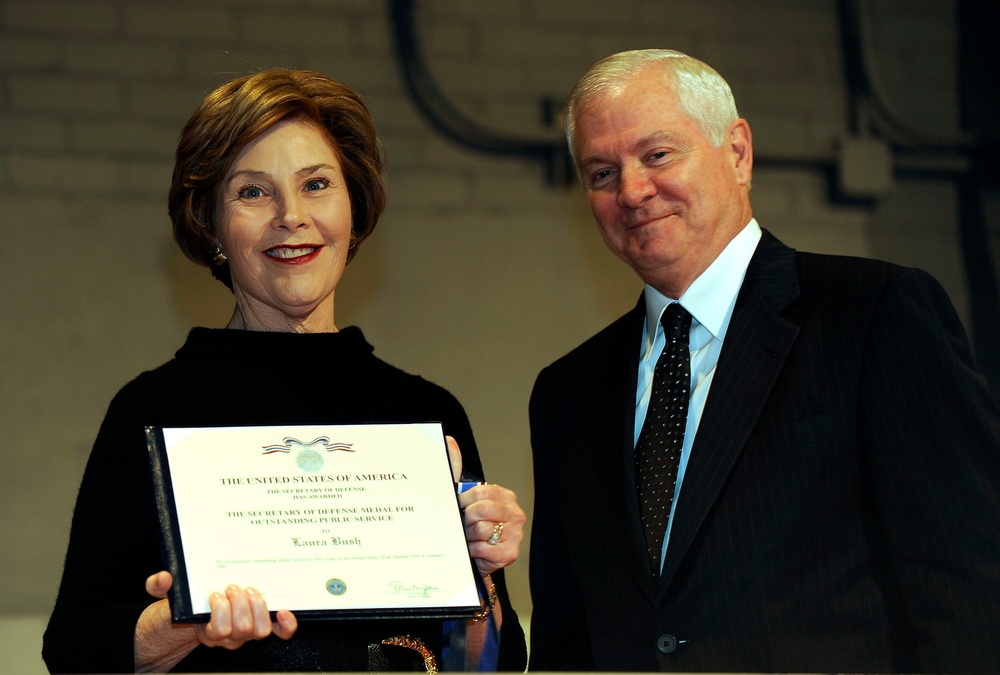 DVIDS - Images - Secretary Gates awards the Secretary of Defense Medal ...