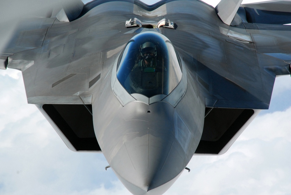DVIDS - Images - An F-22 Raptor pilot lines up his aircraft to be refueled.