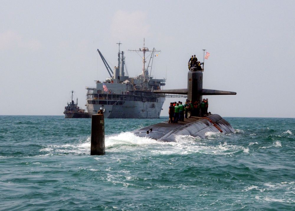 DVIDS - Images - The USS Albuquerque (SSN 706) approaches the submarine ...