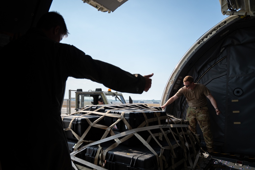 DVIDS - Images - U.S. Air Force, Royal Australian Air Force airmen load ...
