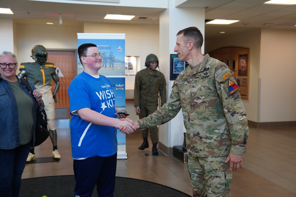 DVIDS - Images - Make-A-Wish Kid Lives Tanker Dream [Image 3 of 9]