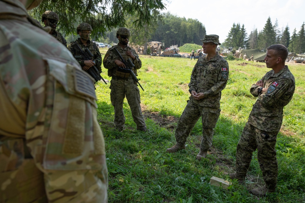 DVIDS - Images - 5-7 Cav Sharpening Skills with Live Fire Exercise [Image 4 of 6]