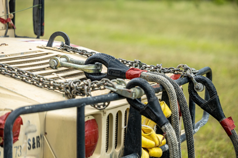 DVIDS - Images - Devil Avalanche Sling load, HMMWV [Image 26 of 27]