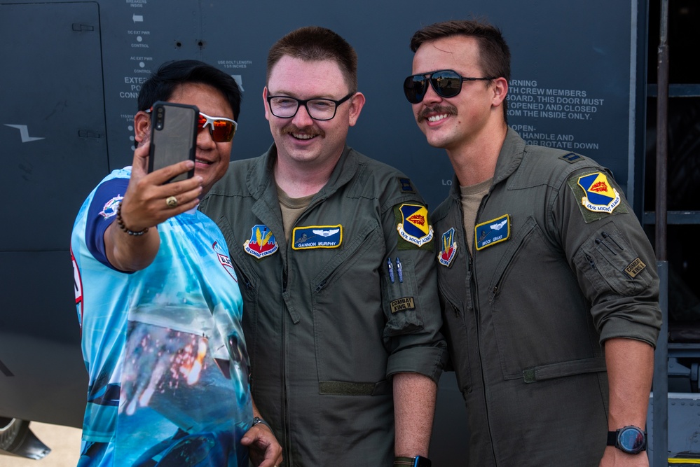 DVIDS - Images - JBER team brings “Pet the Jet” day to Tinian [Image 4 ...