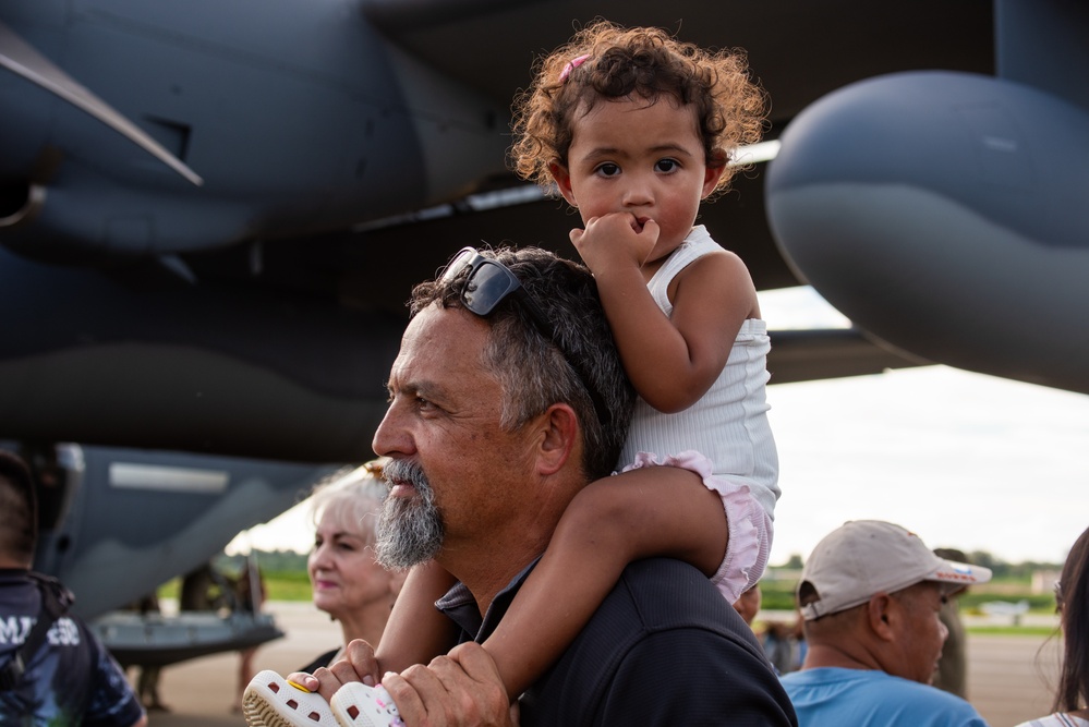 DVIDS - Images - JBER team brings “Pet the Jet” day to Tinian [Image 11 ...