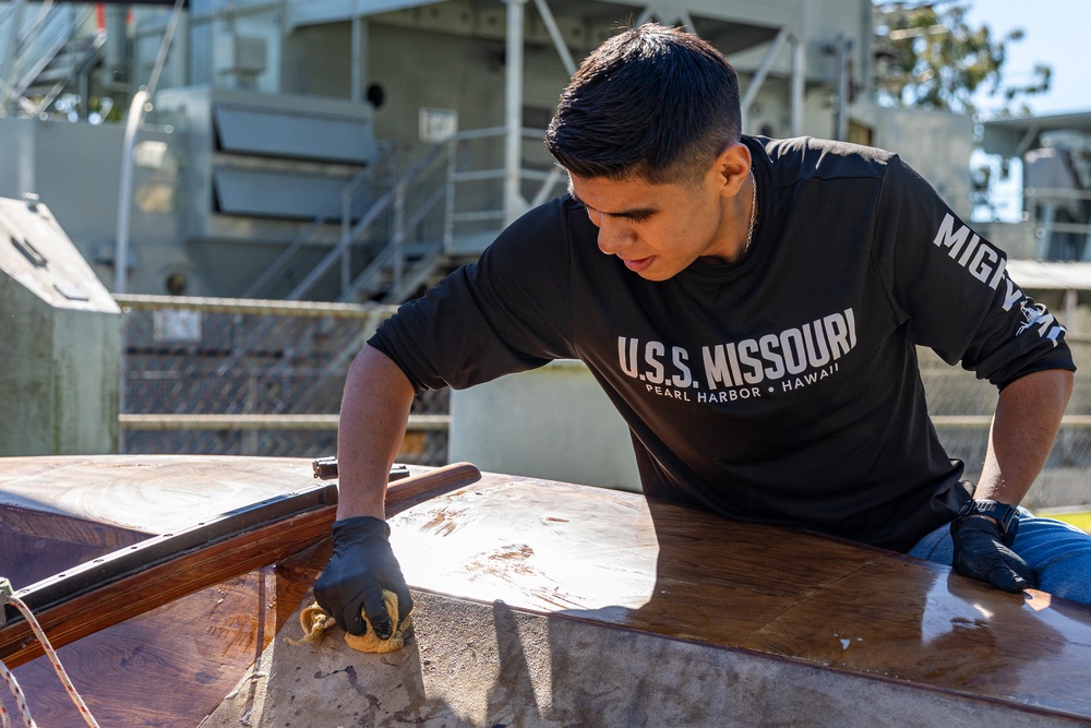 DVIDS - Images - USS Frank Cable (AS 40) Sailors participate in a ...
