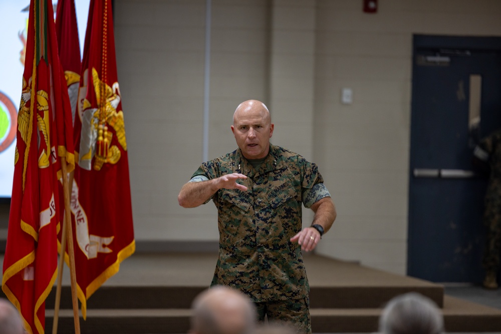 DVIDS - Images - School of Infantry – East Change of Command [Image 7 of 7]
