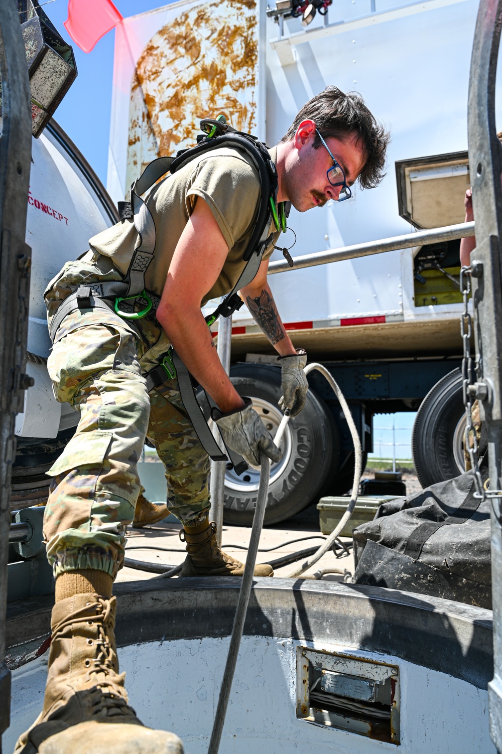 DVIDS - Images - Weapons Transfer Movement [Image 11 of 14]