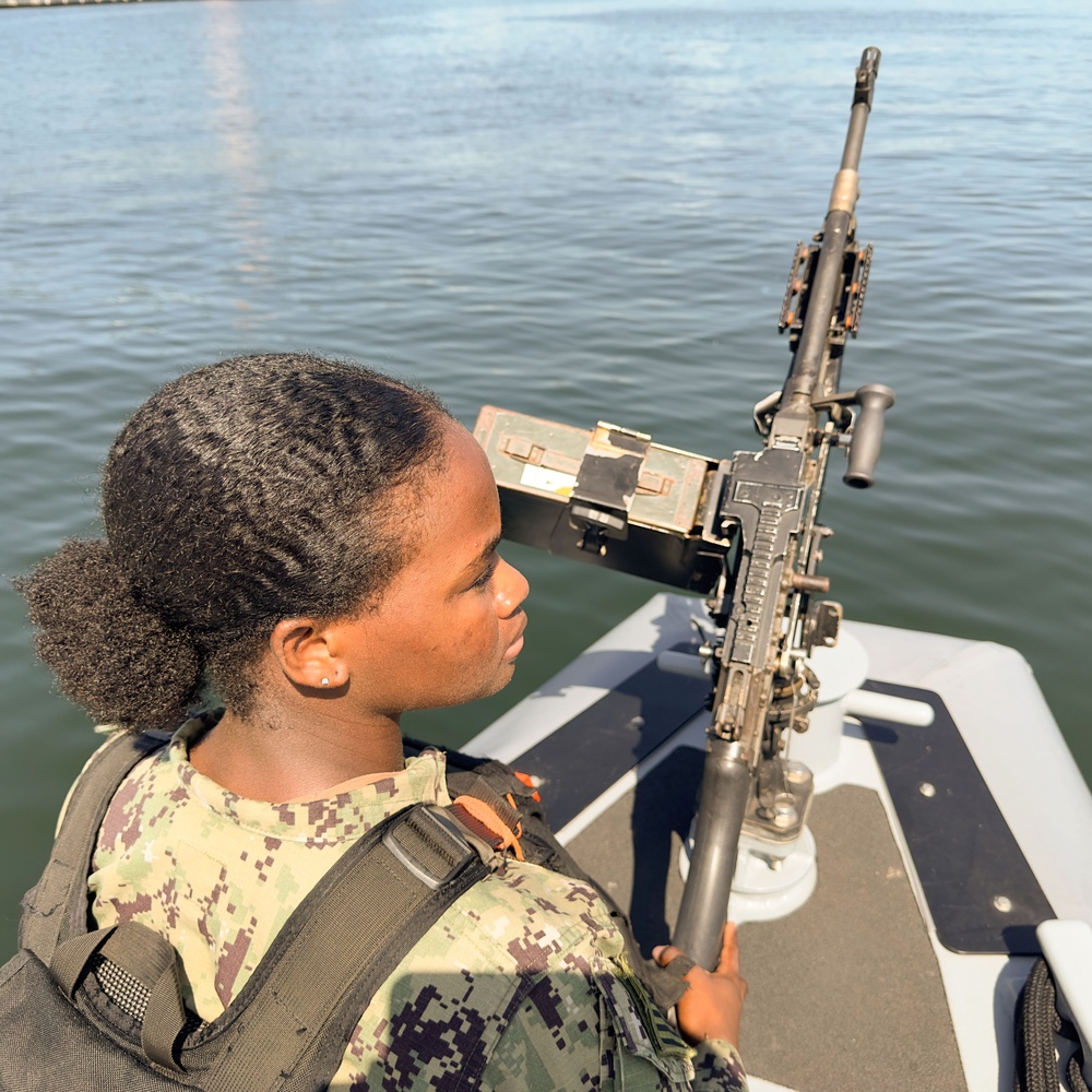 DVIDS - Images - Harbor Patrol Man Overboard Training [Image 1 of 11]