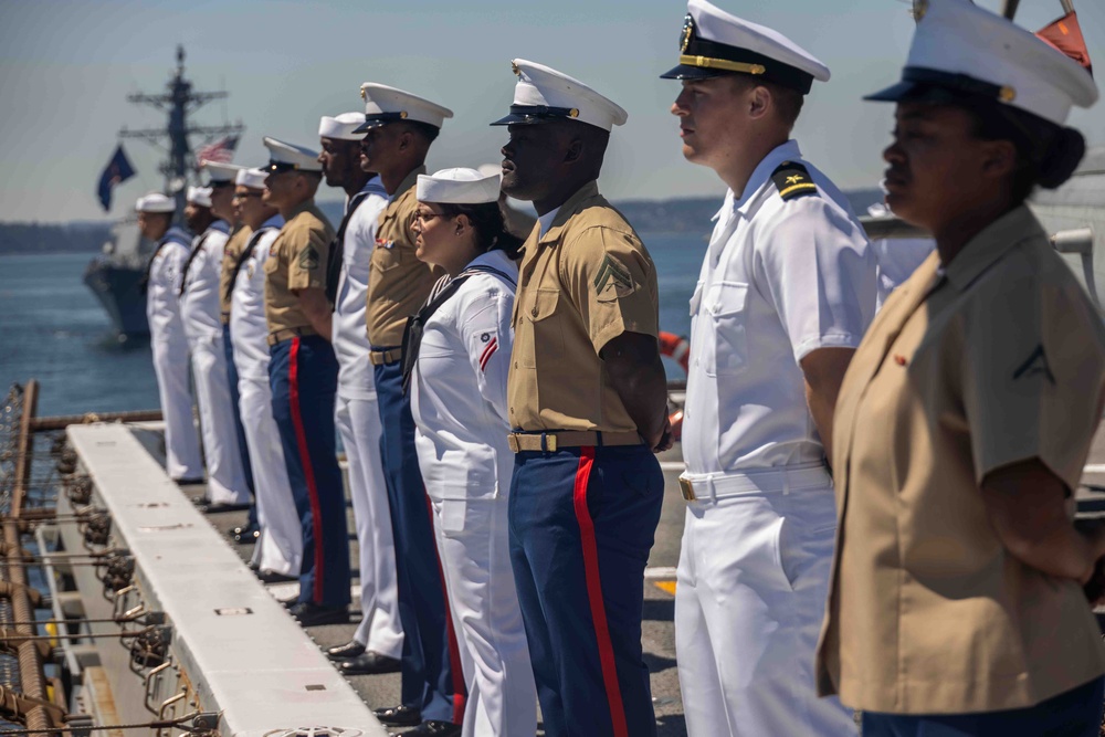 DVIDS - Images - USS Somerset (LPD 25) Ports in Seattle [Image 4 of 8]