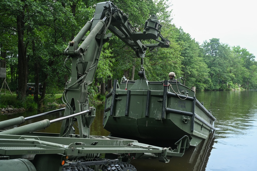 DVIDS - Images - 809th MRBC loaf retrieval procedures [Image 1 of 13]