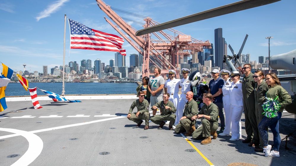 DVIDS - Images - Seattle Seahawks visit USS Somerset (LPD 25) during Seattle Seafair Fleet Week ...