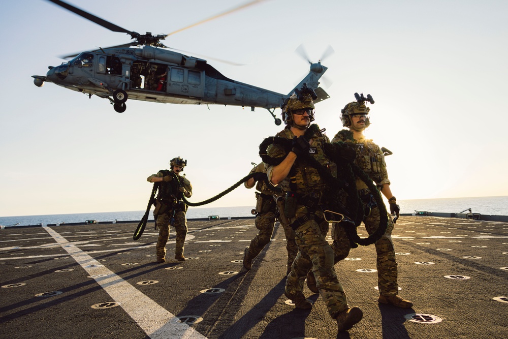 DVIDS - Images - EODMU 5 and HSC-12 Conduct Fast-rope Exercises with ...