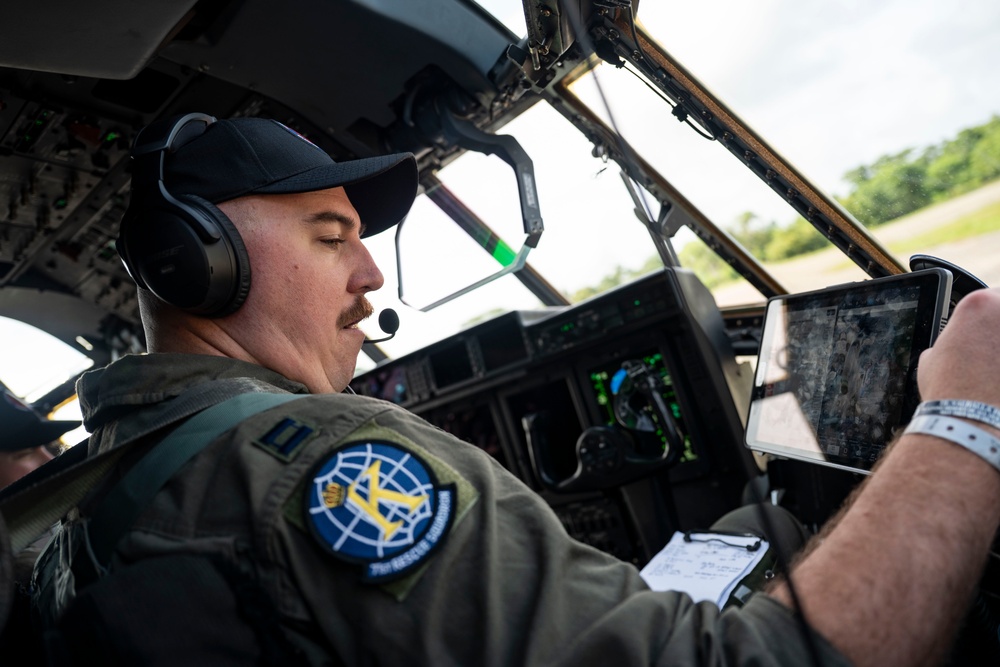 DVIDS - Images - 71st RQS conducts airdrops during Relámpago de los ...