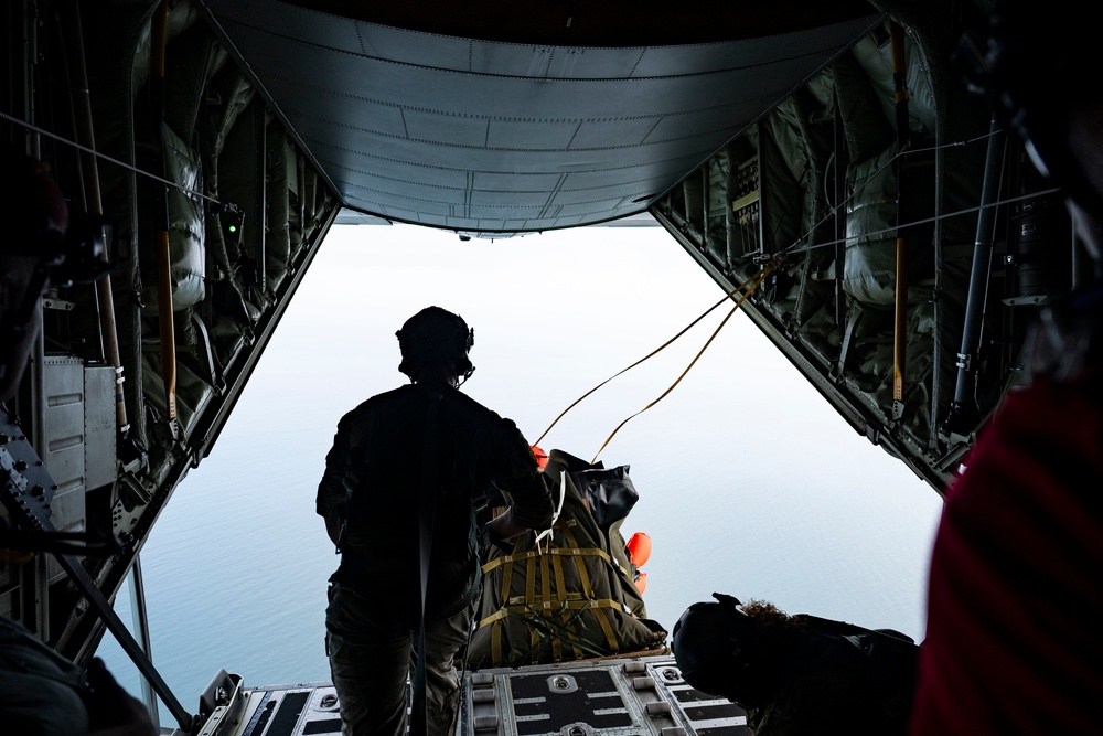 DVIDS - Images - 71st RQS conducts airdrops during Relámpago de los ...