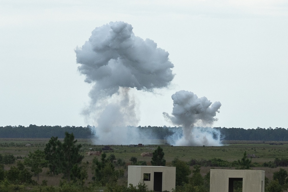 DVIDS - Images - 10th Marines Live Fire Demonstration [Image 6 of 8]