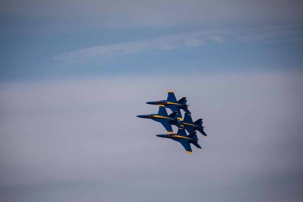 DVIDS - Images - Blue Angels Perform at Seattle Fleet Week 2025 [Image ...