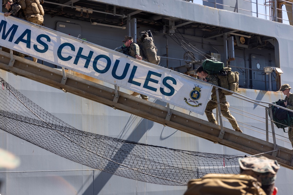 DVIDS - Images - U.S. Marines, Australian Army embark on Royal ...