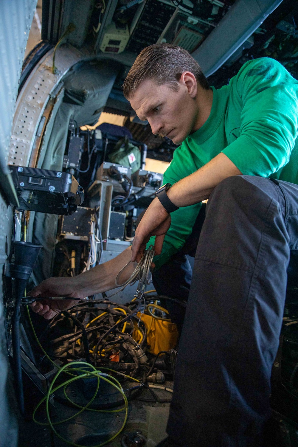 DVIDS - Images - HSM 70 Sailor Conducts Maintenance [Image 5 of 5]