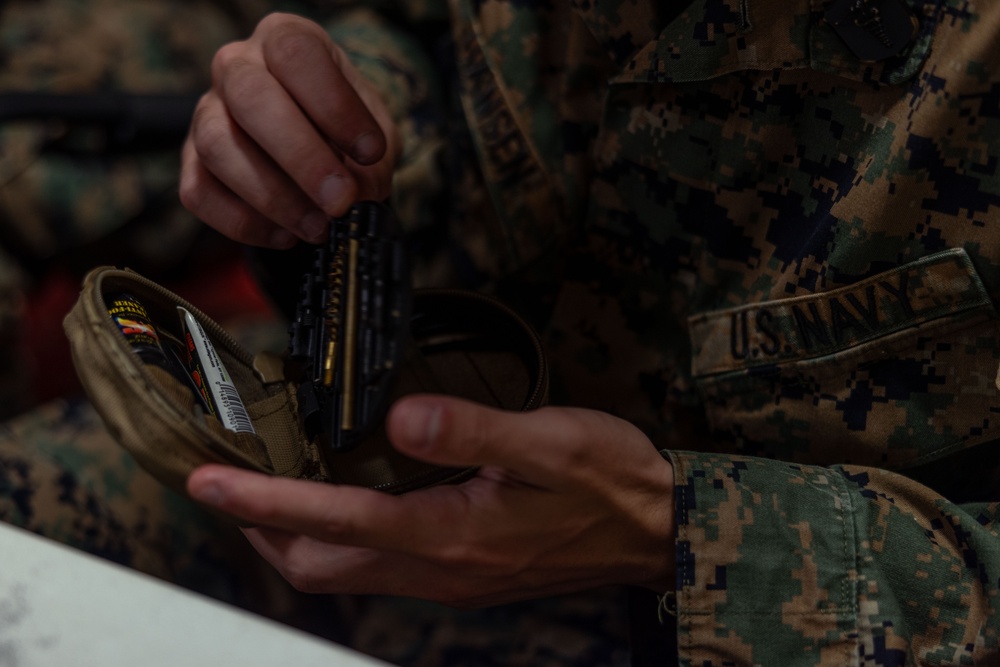 DVIDS - Images - 22nd MEU(SOC) | Weapons Cleaning [Image 2 of 5]